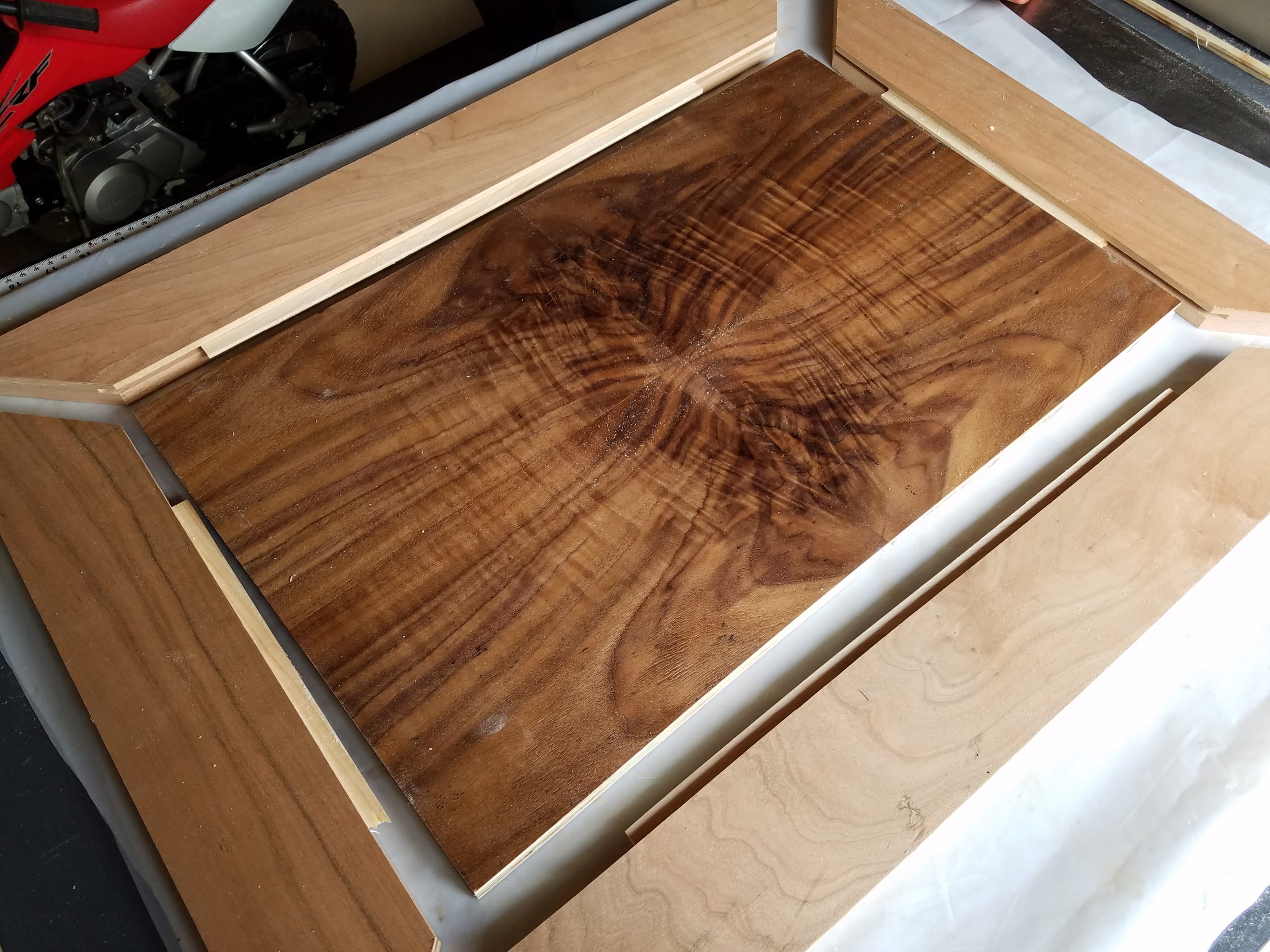 Quad-match veneer table tops – From The Forest Woodworking